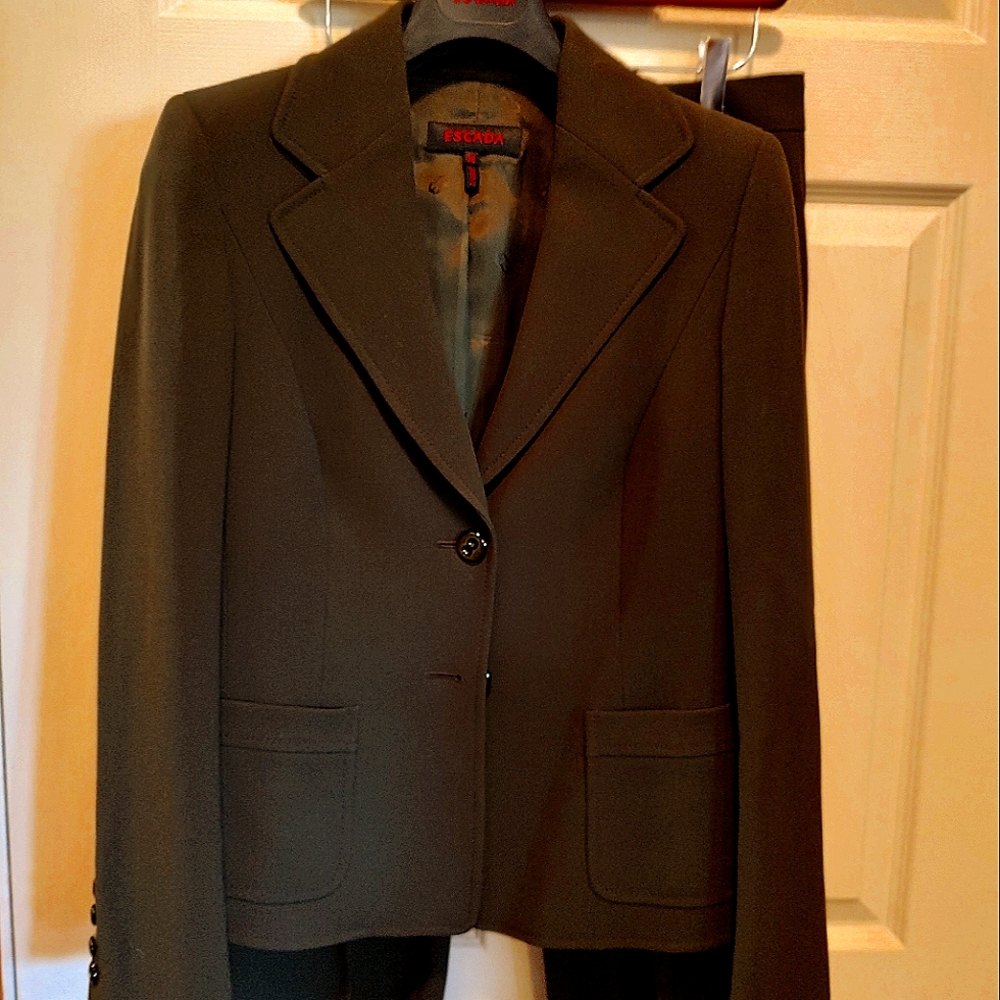 Escada Dark Olive Green Wool Pant Suit Size 36 - Gem